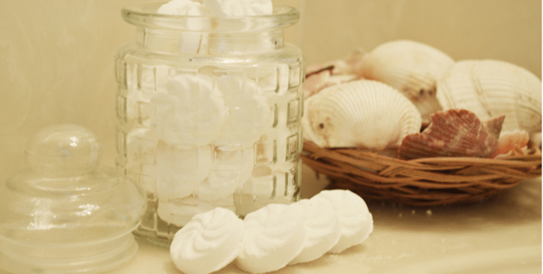 Clean The Toilet Bowl Extremely Easily With These DIY 'Cleaning Bombs'