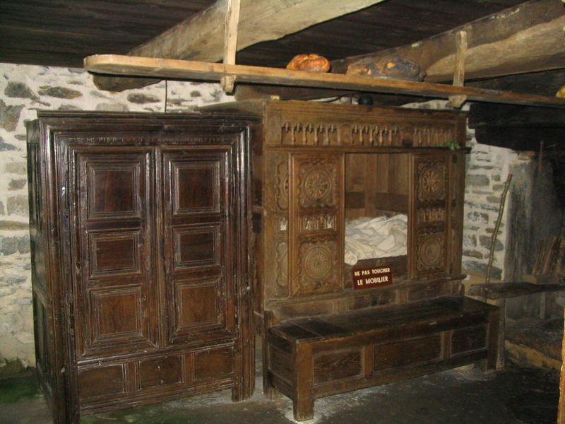 Medieval “box beds” are making a comeback for their benefits