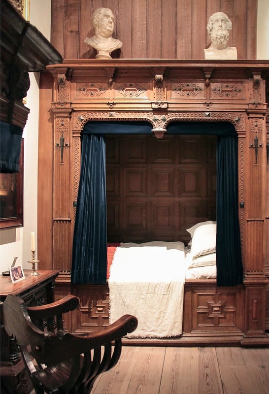 Medieval “box beds” are making a comeback for their benefits
