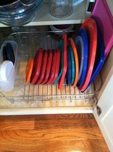 Mom shares 20 ways to organize Tupperware so that you don’t lose your mind
