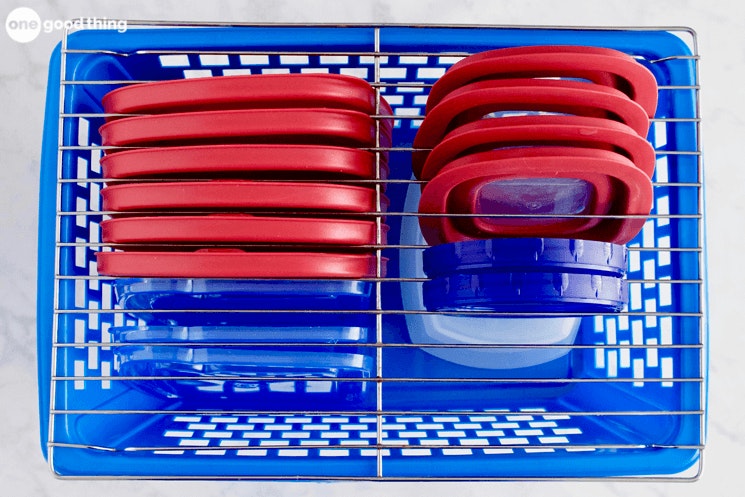 Mom shares 20 ways to organize Tupperware so that you don’t lose your mind