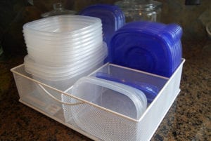 Mom shares 20 ways to organize Tupperware so that you don’t lose your mind