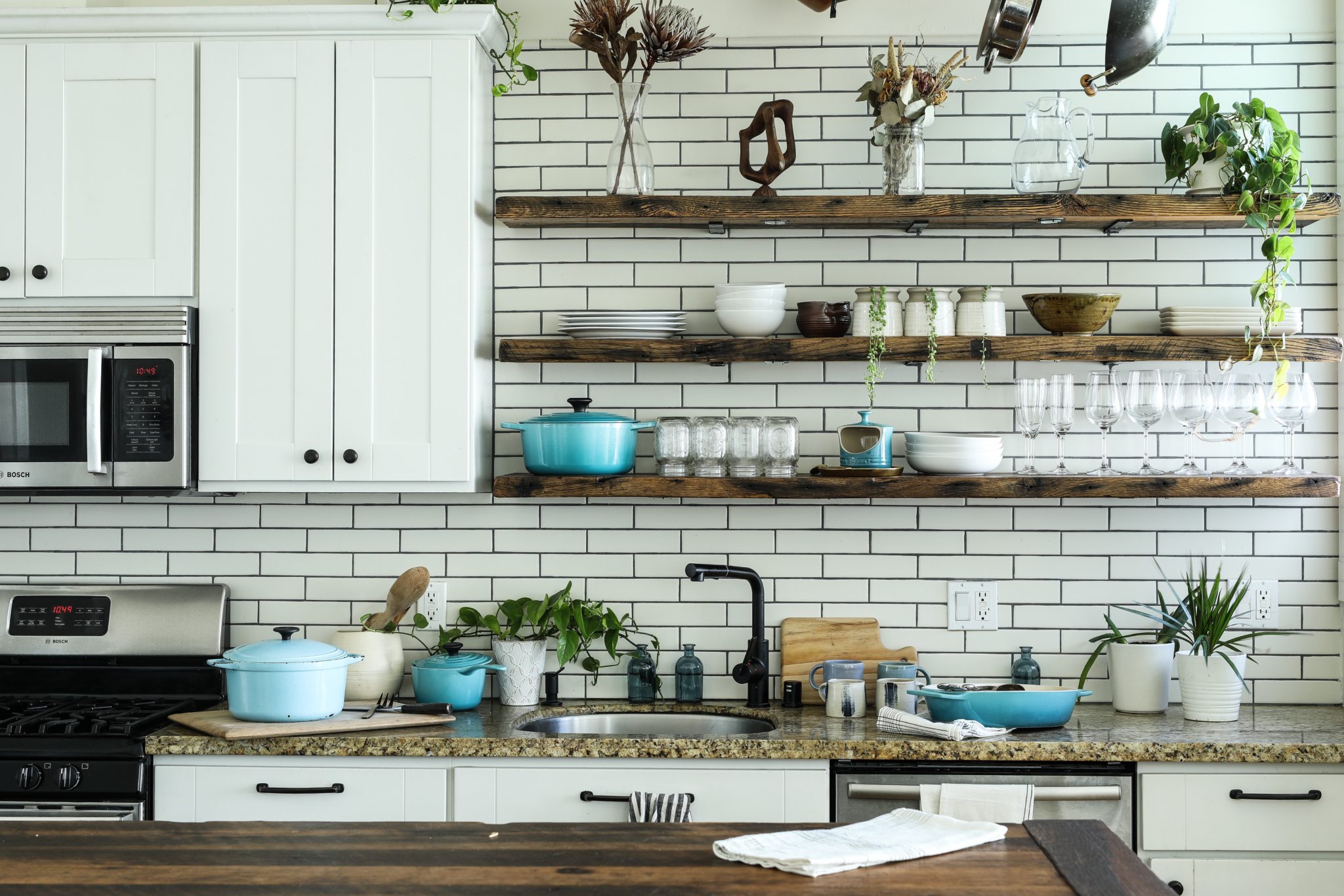 40 tacky kitchen decor mistakes everyone should avoid