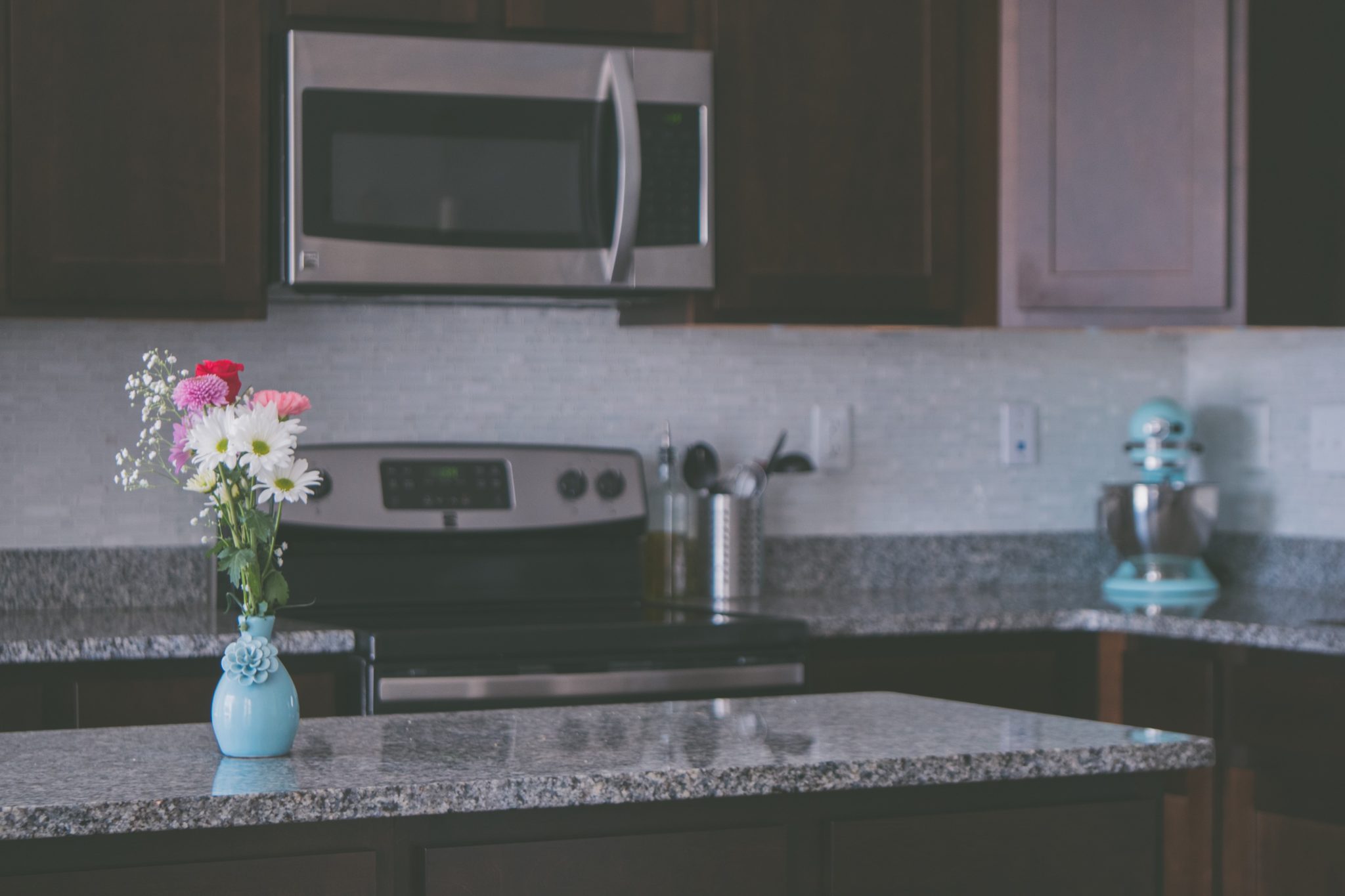 40 tacky kitchen decor mistakes everyone should avoid