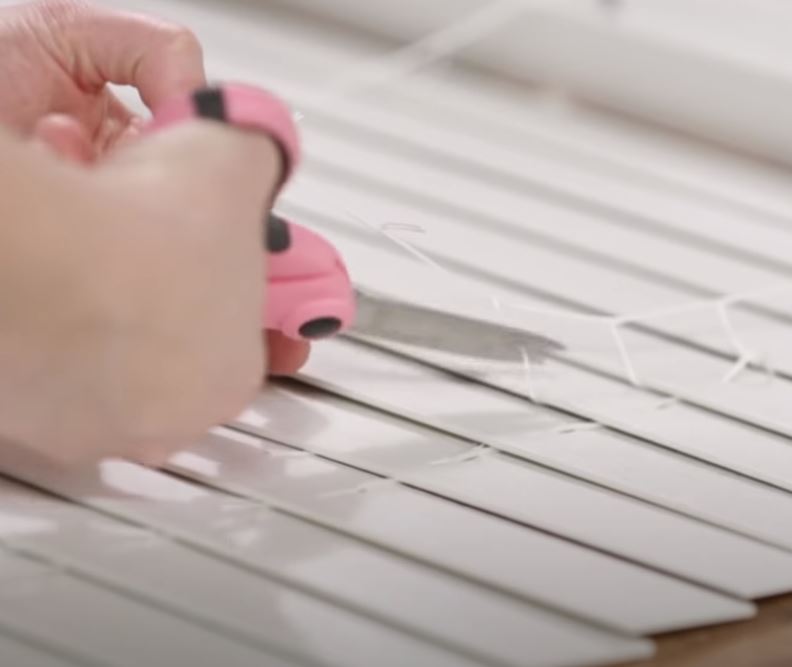 Woman Gives Tutorial Turning Mini Blinds Into Gorgeous Window Treatment