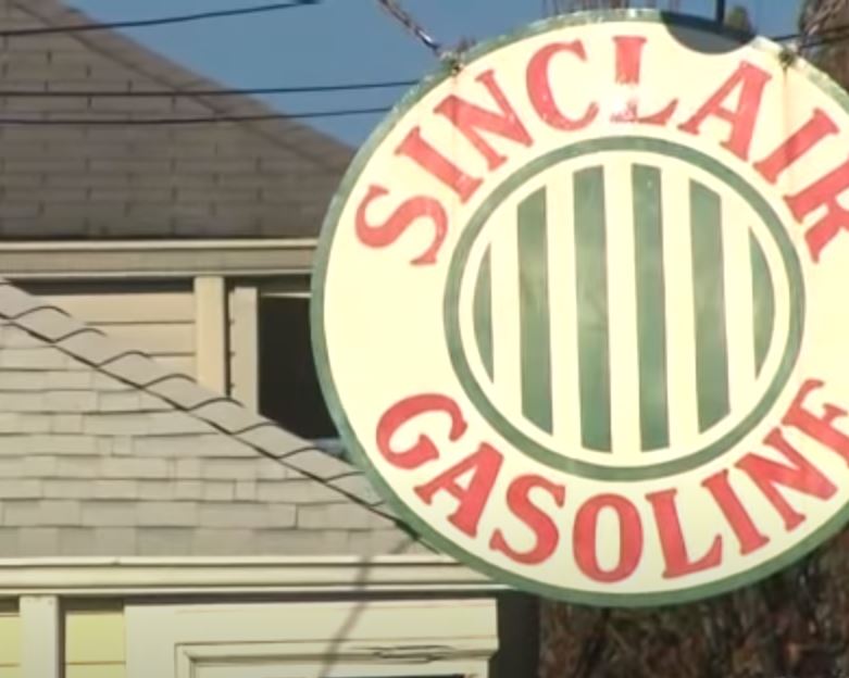 Man buys a 100-year-old gas station and turns it into an amazing living ...