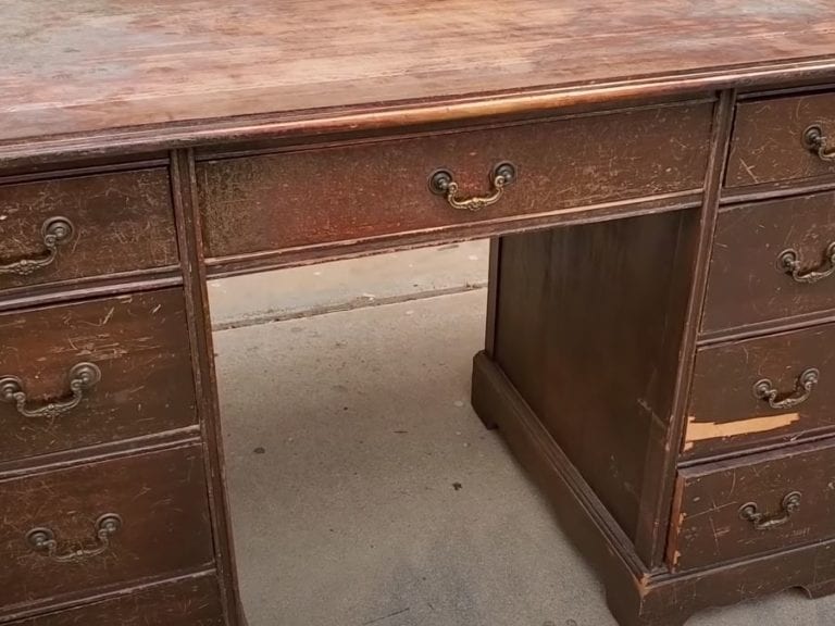 Woman Spends $5 To Turn Beat Up Desk Into Beautiful Piece