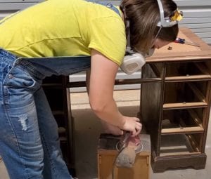 Woman Spends $5 To Turn Beat Up Desk Into Beautiful Piece