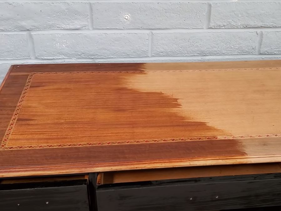 Woman Spends $5 To Turn Beat Up Desk Into Beautiful Piece