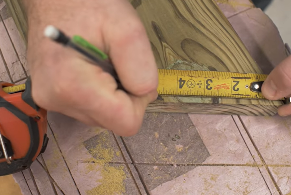 Man demonstrates the easiest way to build a bench and you only need 3 ...