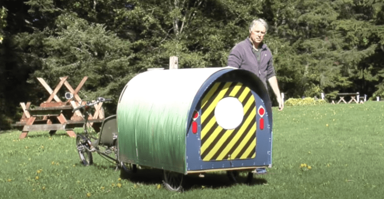 Man builds an impressive $150 tiny home to tow with his bike complete ...