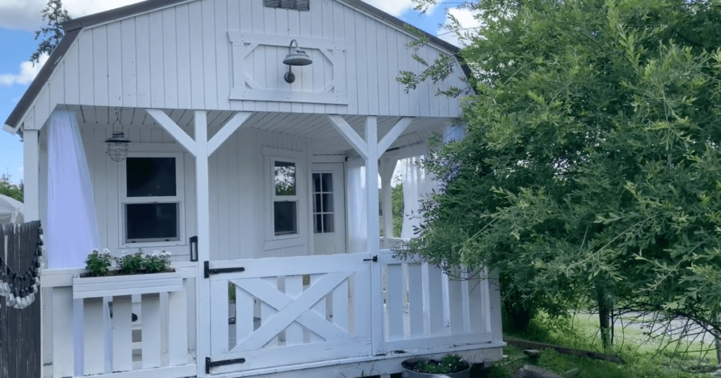 She bought a tiny shed then turned it into the most stunning farmhouse ...