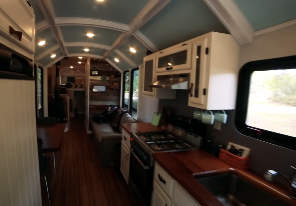 Couple buy a school bus then turn it into an incredible home complete ...