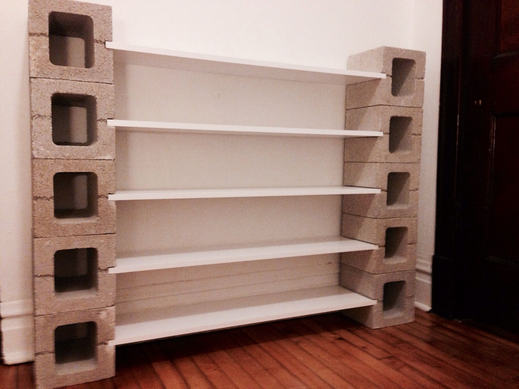 Mom picks up cinder blocks from the store, creates 30+ genius furniture ...
