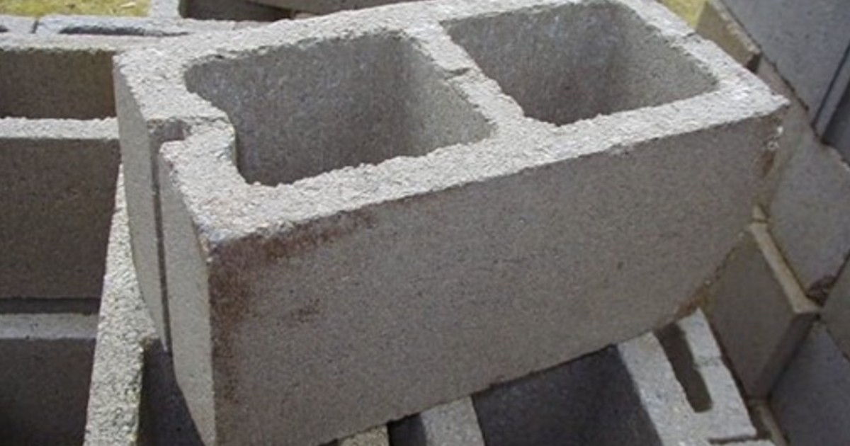 Mom picks up cinder blocks from the store, creates 30+ genius furniture ...