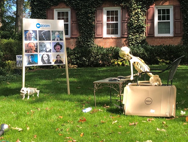 75 Halloween decorations that are both hilariously funny and frightening