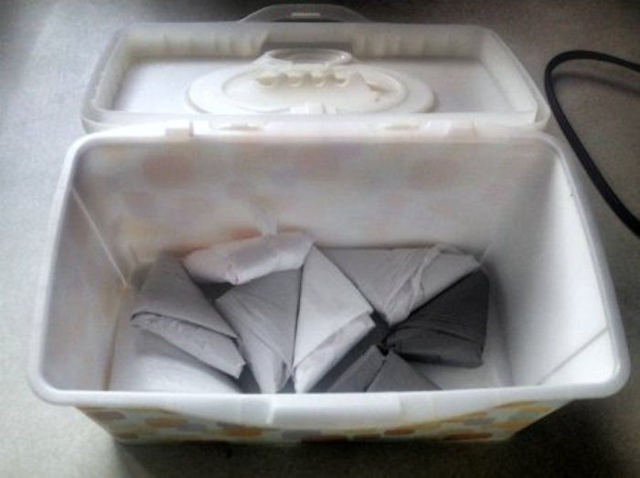 10 brilliant ways to store plastic bags using stuff you already have at ...