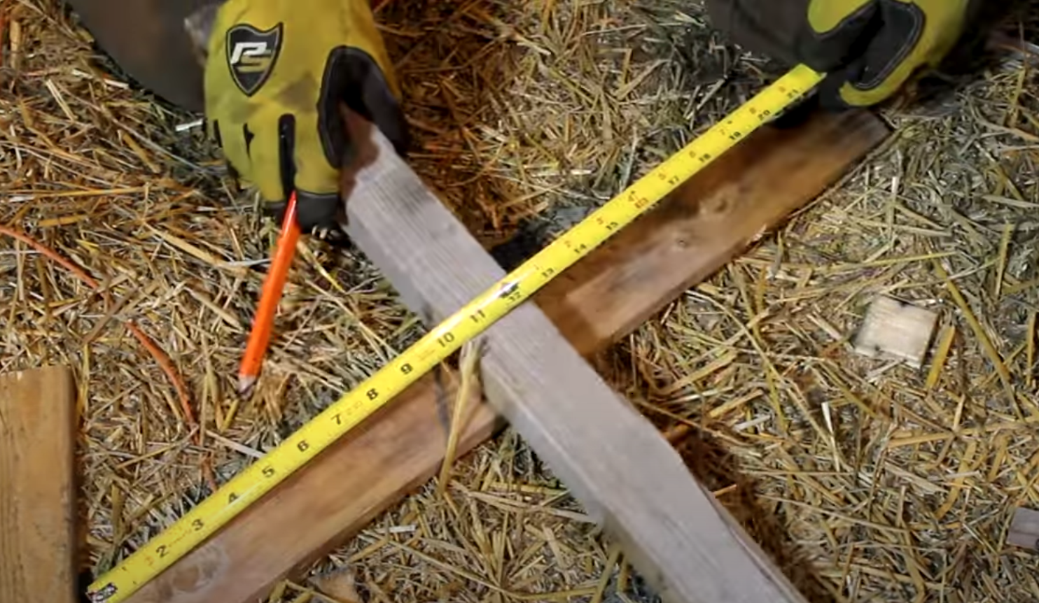 Dad asked to build for daughter’s play, transforms crate pallet into ...