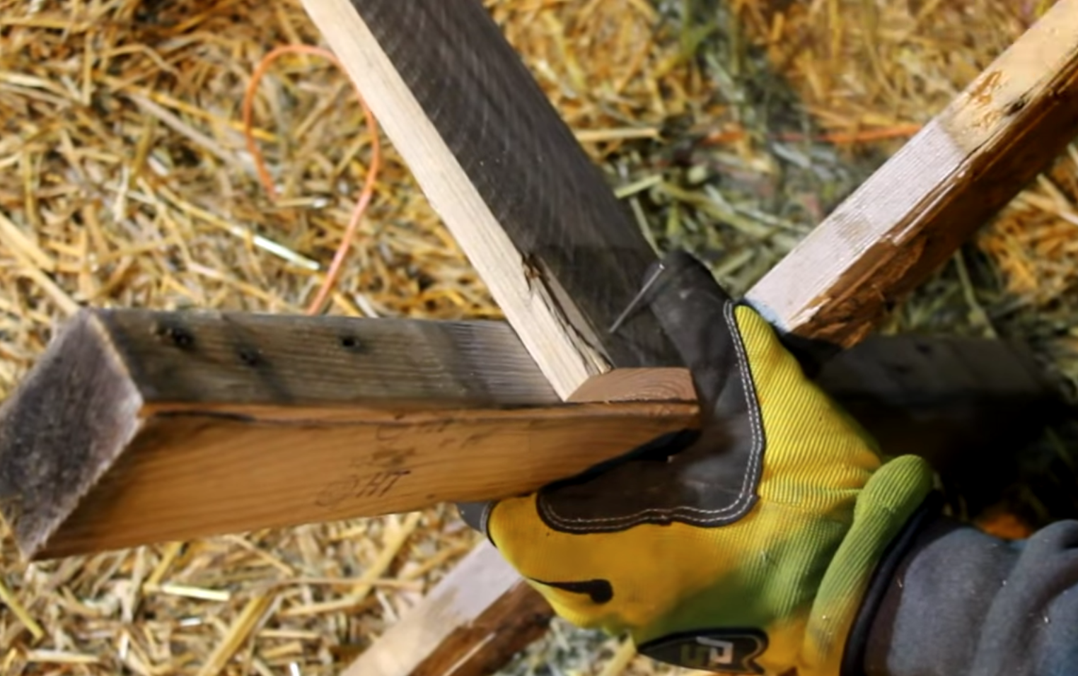 Dad asked to build for daughter’s play, transforms crate pallet into ...
