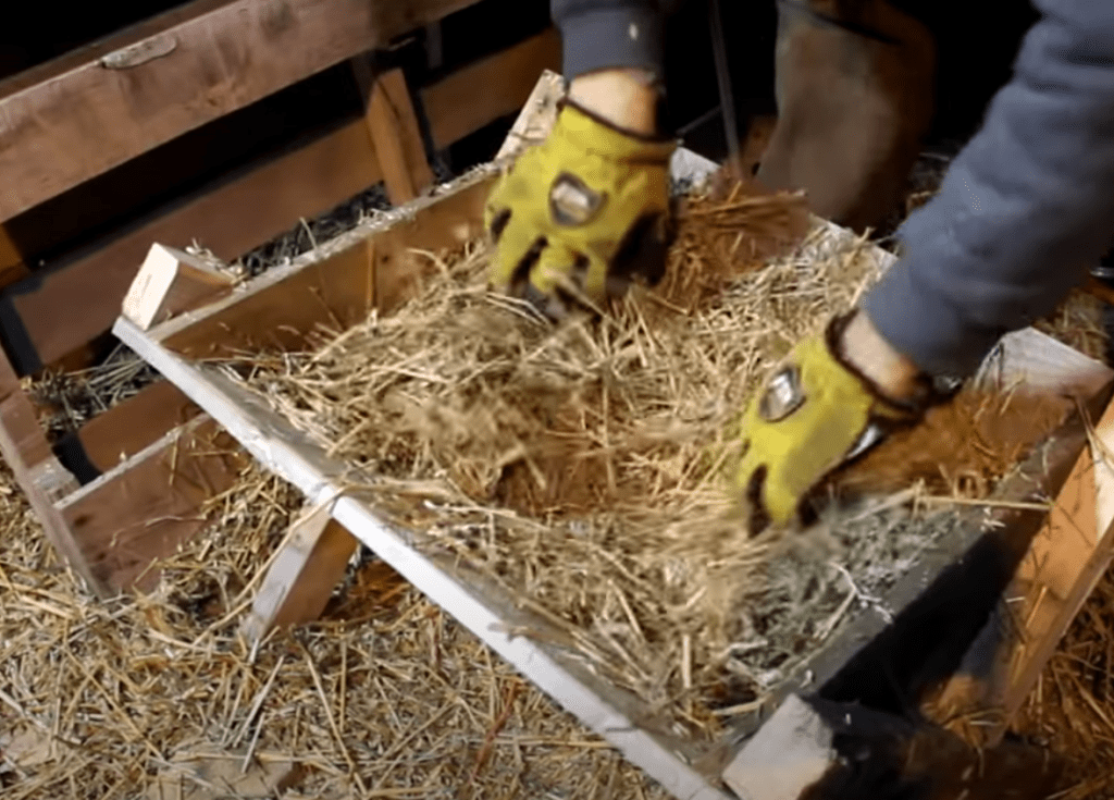 Dad asked to build for daughter’s play, transforms crate pallet into ...