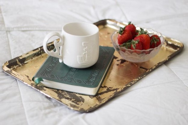 30 smart ways to reuse and upcycle old baking pans