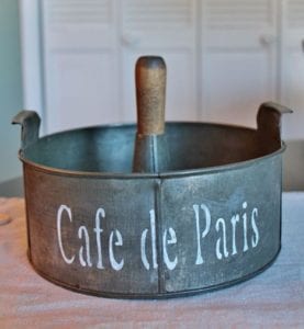 30 smart ways to reuse and upcycle old baking pans