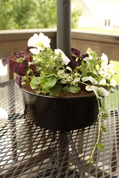 30 smart ways to reuse and upcycle old baking pans