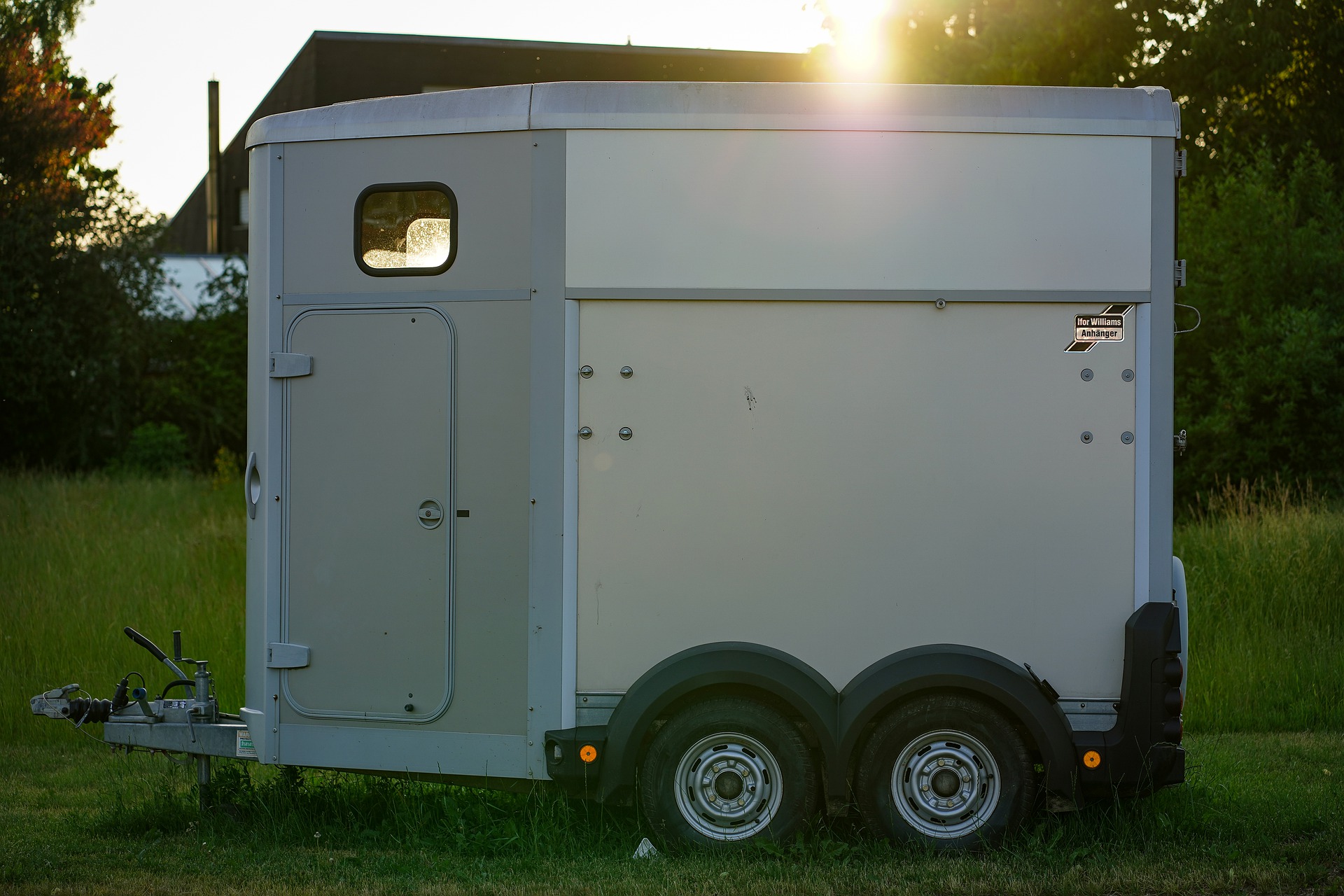 People are turning old horse trailers into campers and they're ...