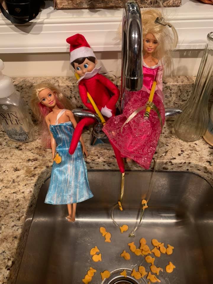 21 Hilariously Unfortunate Elf On The Shelf Fails