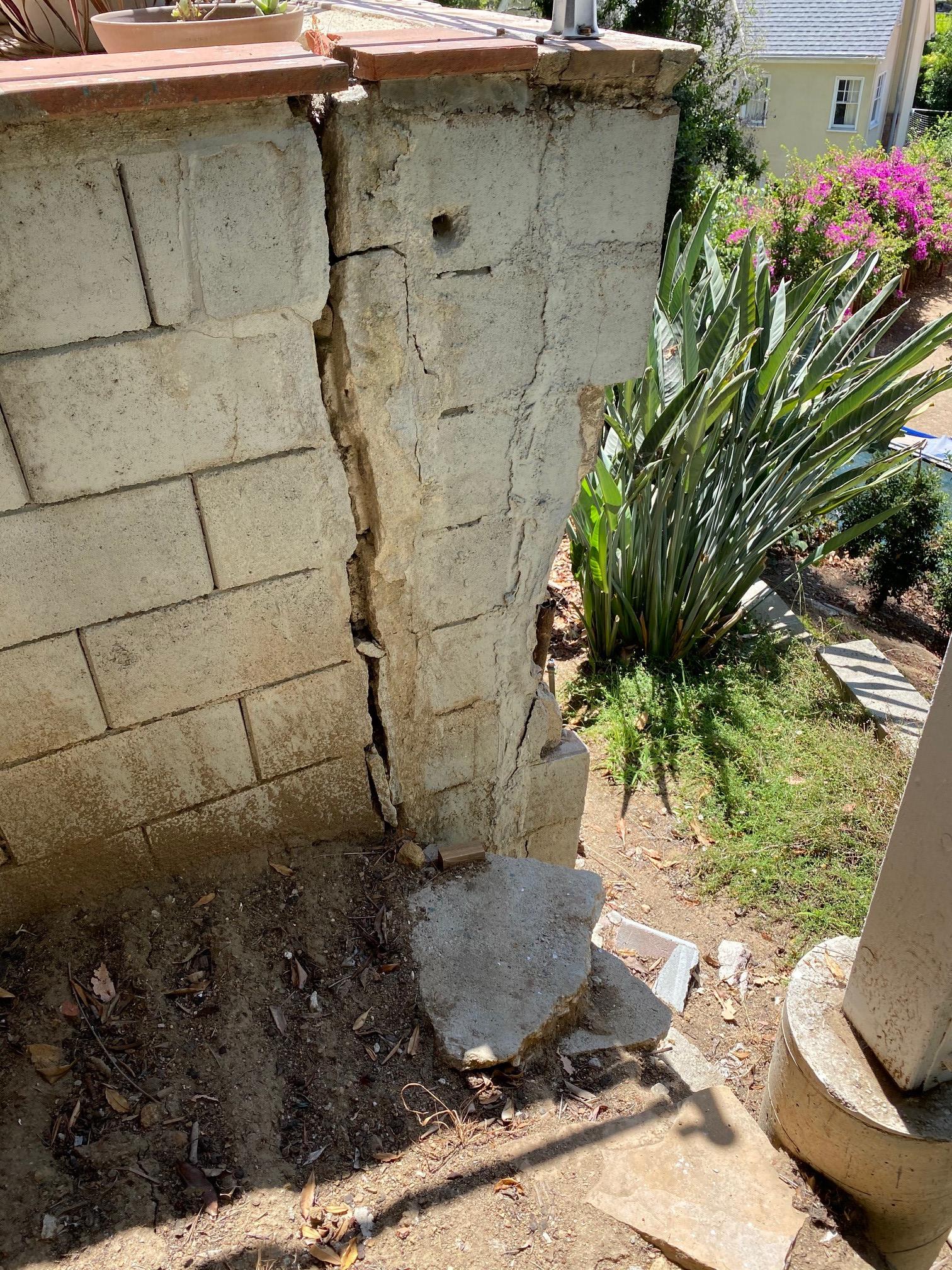 35 Pictures Of Buildings On The Verge Of Collapse