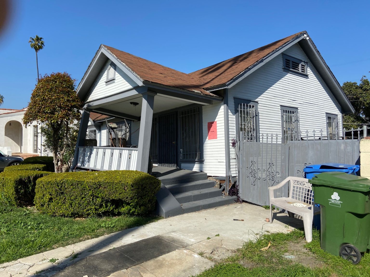 35 Pictures Of Buildings On The Verge Of Collapse