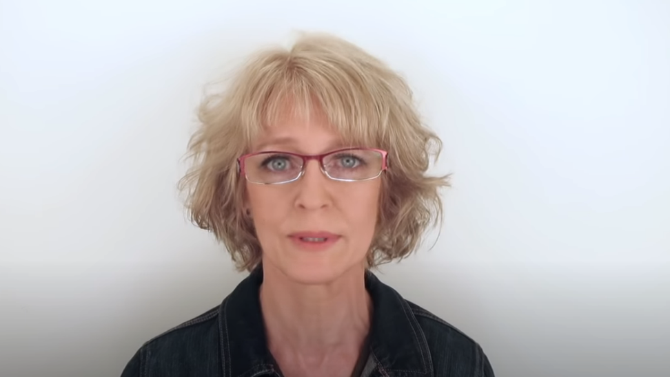 Woman looking & feeling frumpy gets incredibly youthful new look she ...