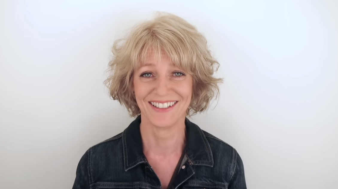 Woman looking & feeling frumpy gets incredibly youthful new look she ...