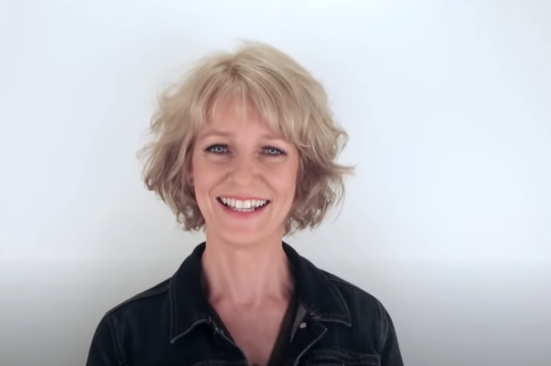 Woman looking & feeling frumpy gets incredibly youthful new look she ...