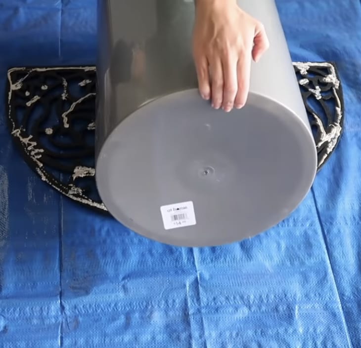 Transform a garbage can and $9 doormat into a fancy-looking planter