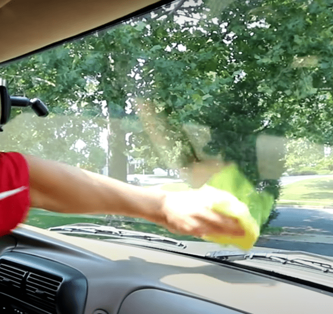 Man shows how to ‘super clean’ the inside of windshields so they’re ...