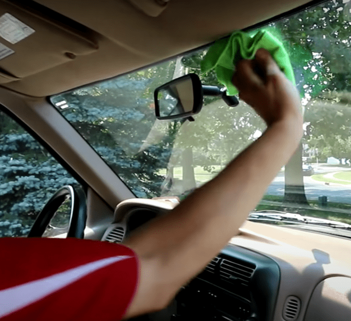 Man shows how to ‘super clean’ the inside of windshields so they’re ...