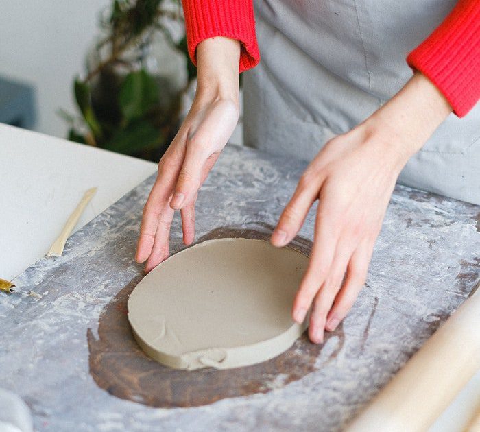 Man shares incredibly simple and effective method for making clay from dirt