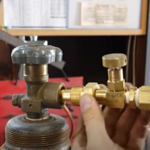 Man shows how to make “liquid sand” hot tub by pumping air into it