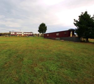 Woman restores old railway carriage into breathtaking off-the-grid home ...