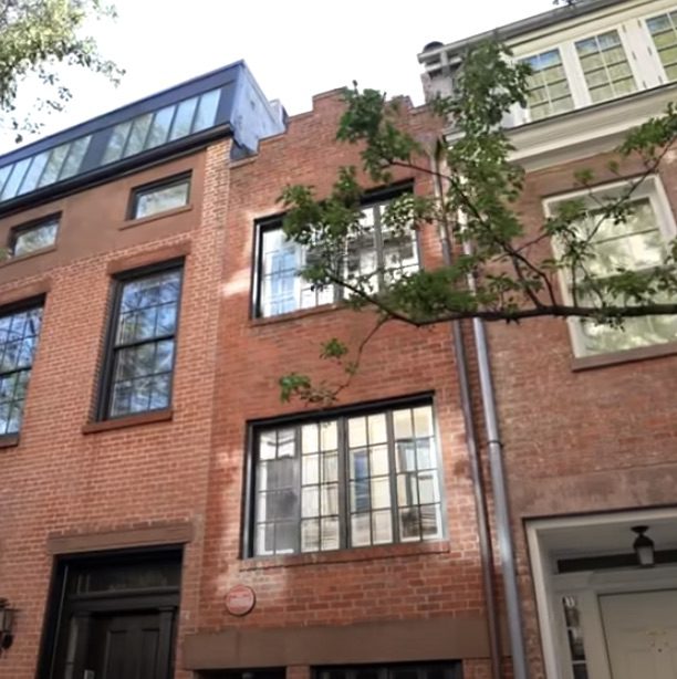 Man gives tour of NYC’s most narrow apartment