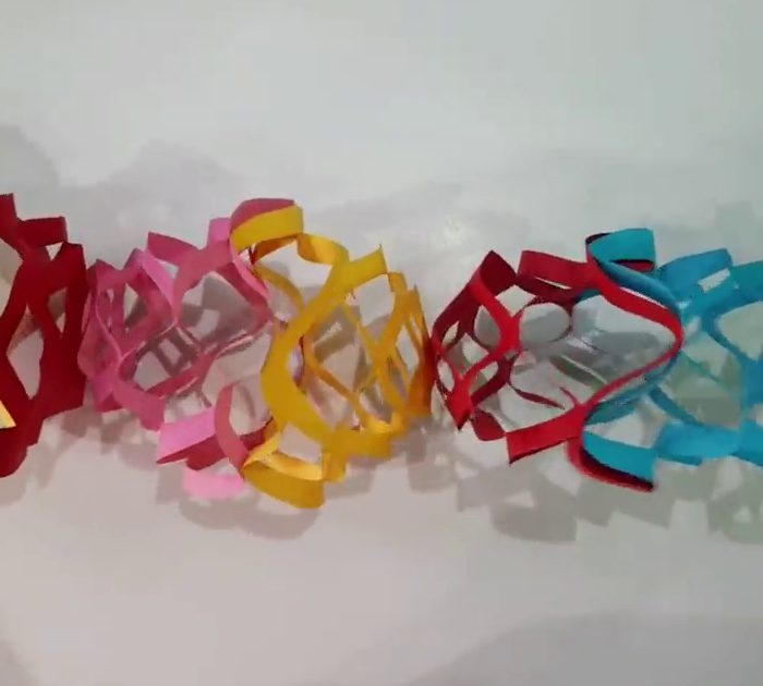 5 Fun and easy holiday decorations made with paper that the kids will love