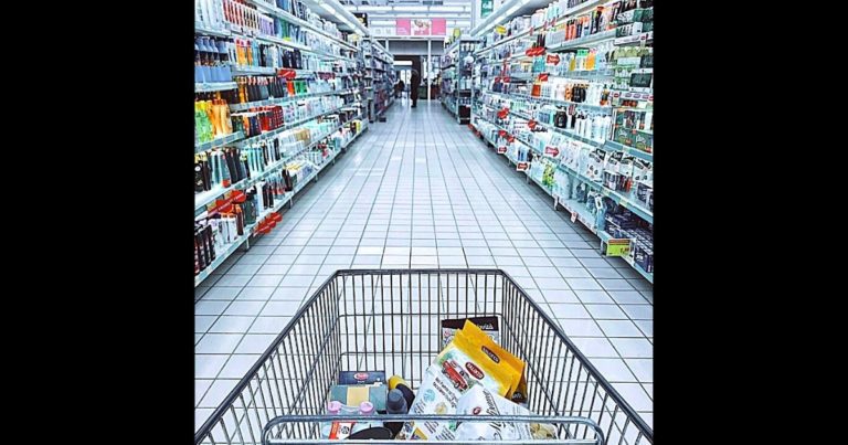 15 schemes grocery stores use to trick you to spend more