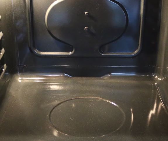 Woman shows how quickly an oven cleans with a dishwasher tablet