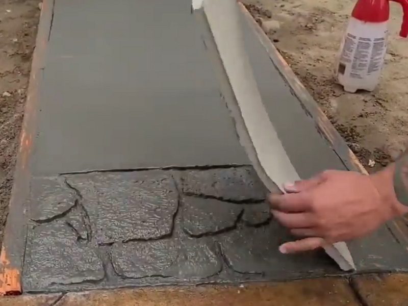 Make beautiful garden paths with cement and “stone stamps”