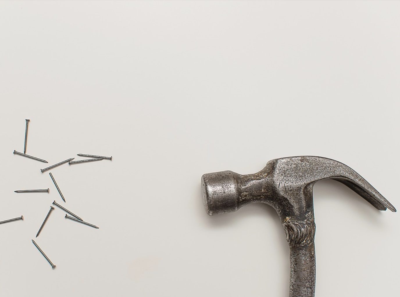 Pro handyman shares secret hammer tricks and hidden features hardly ...