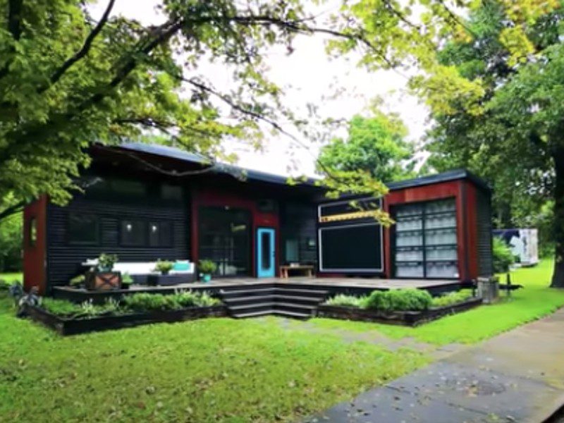 Musician gives tour of her incredibly well-planned tiny home music ...