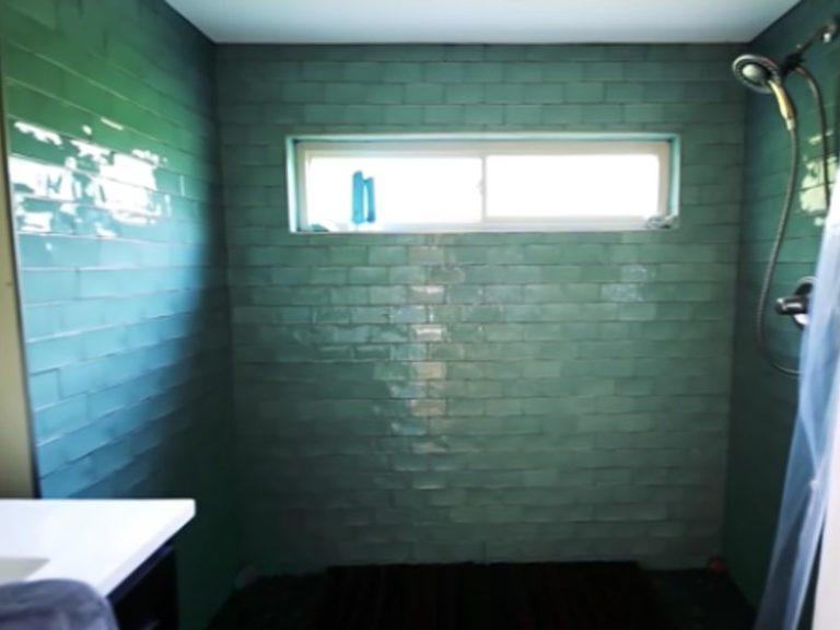 Musician gives tour of her incredibly well-planned tiny home music ...