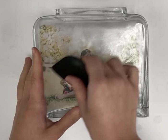 Tutorial shows simplest way to transfer photos to glass using packing tape