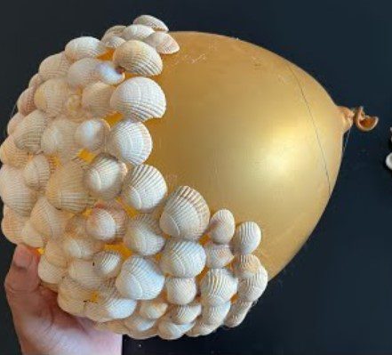Woman uses hot glue and balloons to make the most adorable seashell ...